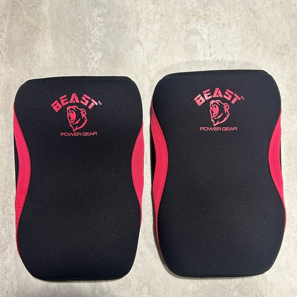 BEAST FASHION | Accessories | Beast Power Gear Knee Sleeves | Poshmark